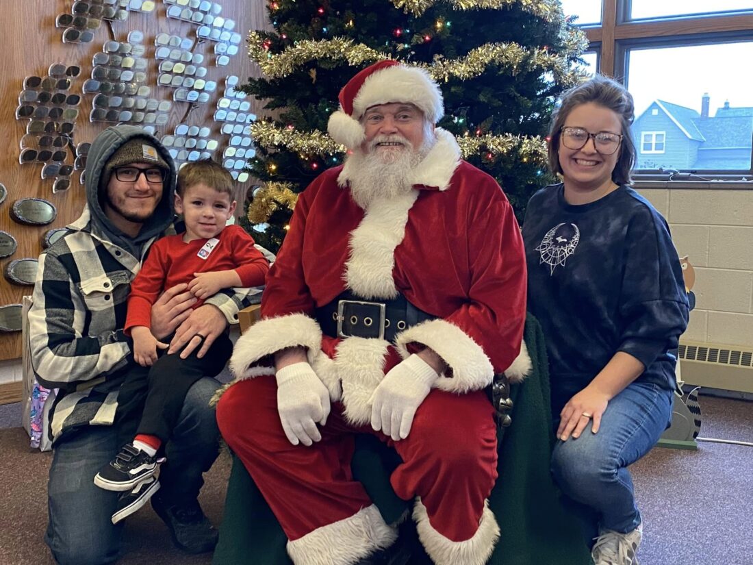 Santa Claus visits the Gladstone Public Library | News, Sports, Jobs ...